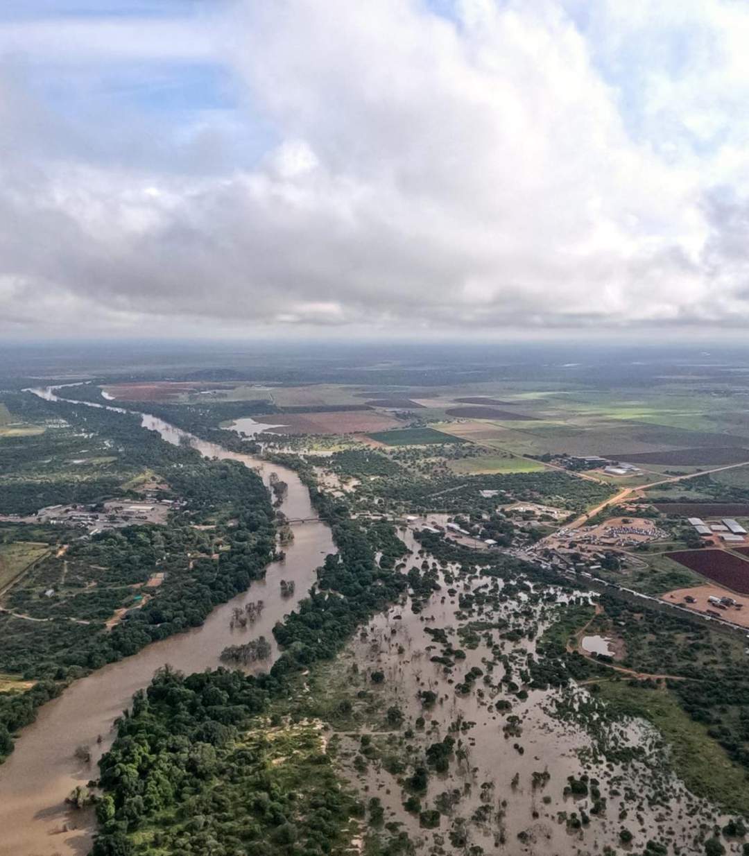 Vloede ontwrig vyf grensposte na Botswana | Landbou