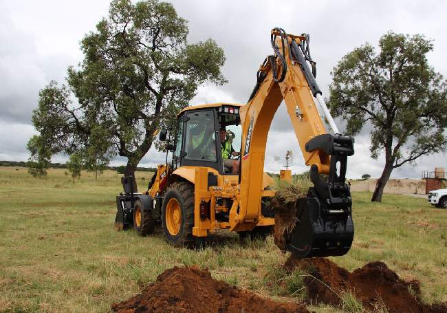 KYK | Case Construction se 570 SV bied krag en gerief | Landbou