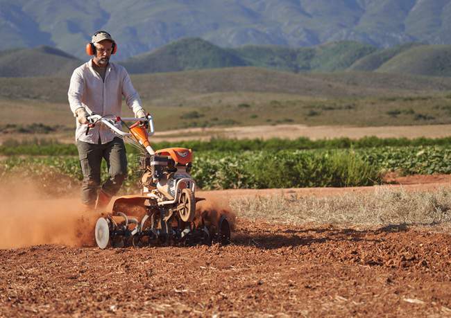 Toerusting help jou geld bespaar deur presies te werk | Landbou