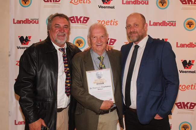 Dok Faffa vereer vir bydrae tot landbou | Landbou