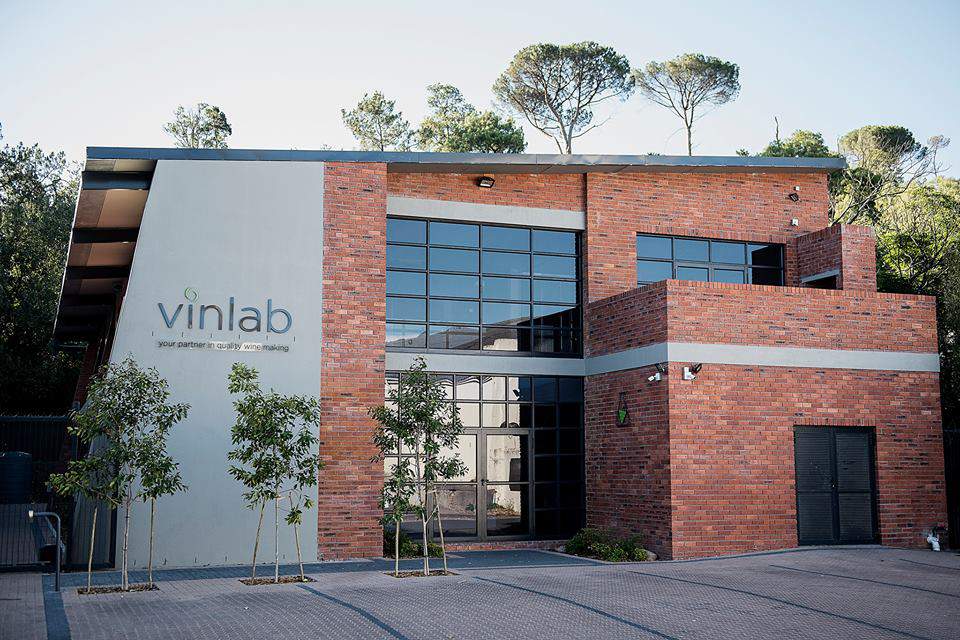 Senwes betree wynbedryf met belegging in laboratorium | Landbou