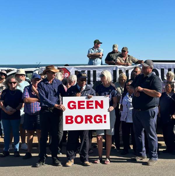 Lambertsbaai se mense ruk op ná aanval op boer | Landbou