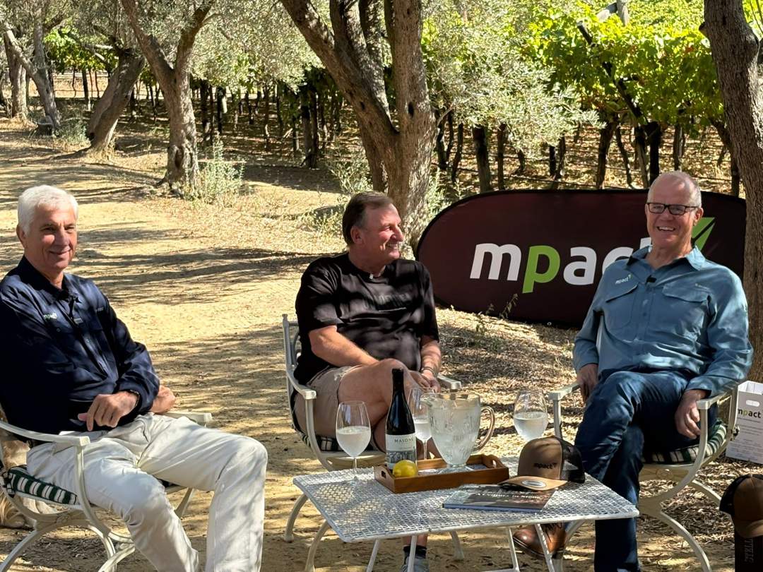 Plaaspraatjies: Rugbyspelers gesels met boere oor vasbyt, groei en die ...
